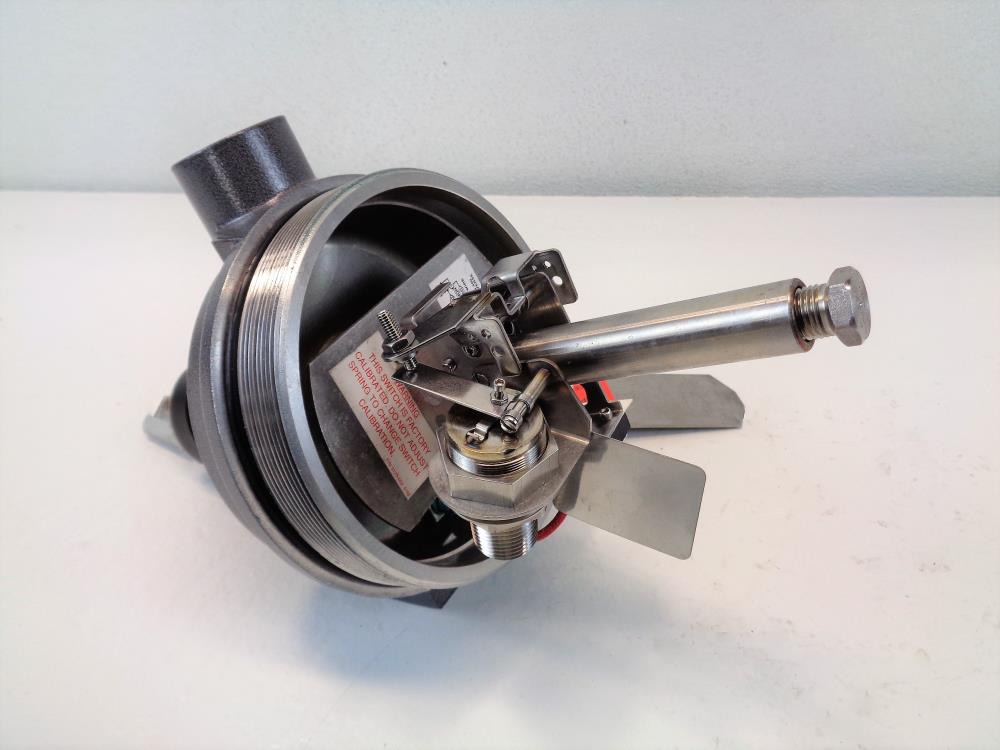 SOR Flow Detector Switch #901A-F2A-B-L1-N7, 1448 PSI