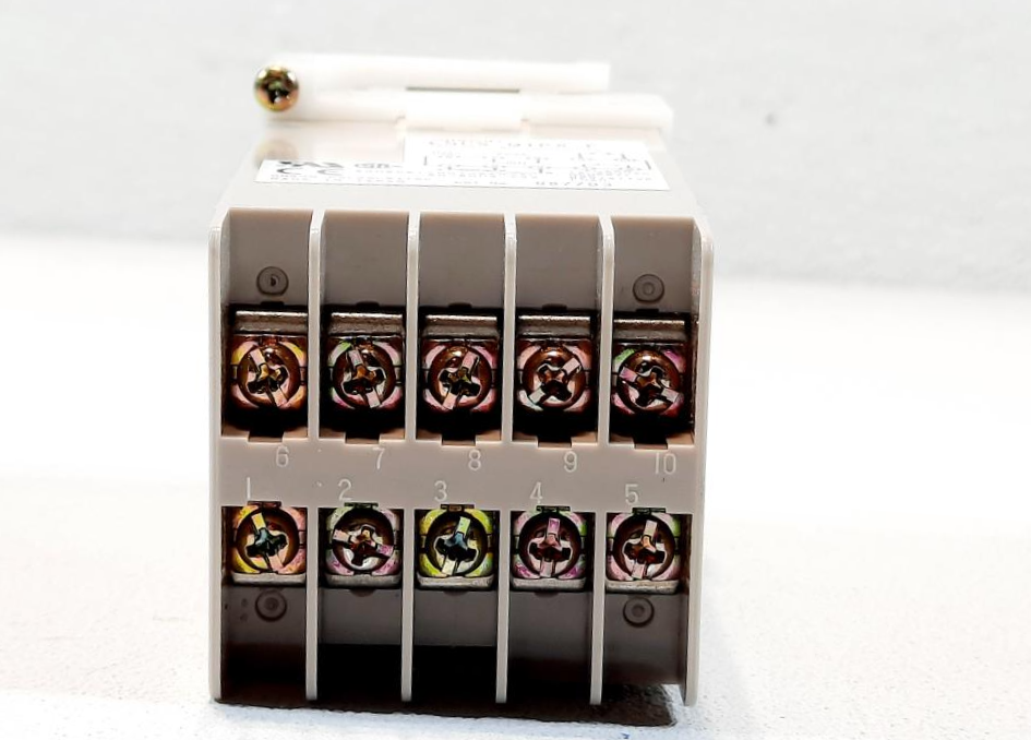 Omron Temperature Controller E5CS-Q1PX-F