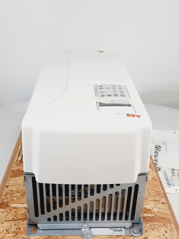 ABB ACS800 - U1-0070-5+L503+P901 VFD