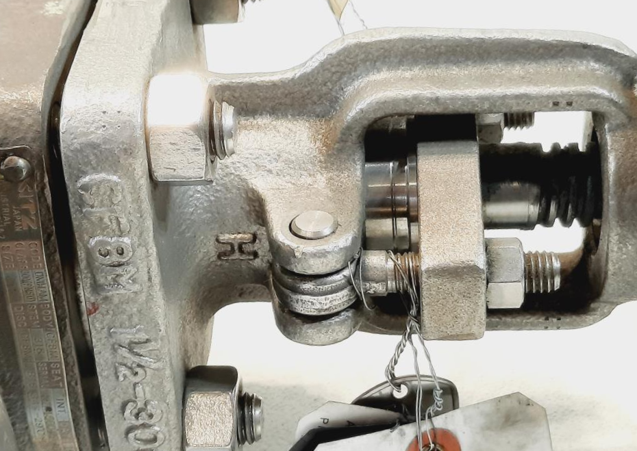 Kitz 2-1/2" x 1-1/2" 300# CF8M Steam Jacket Gate Valve B16.34