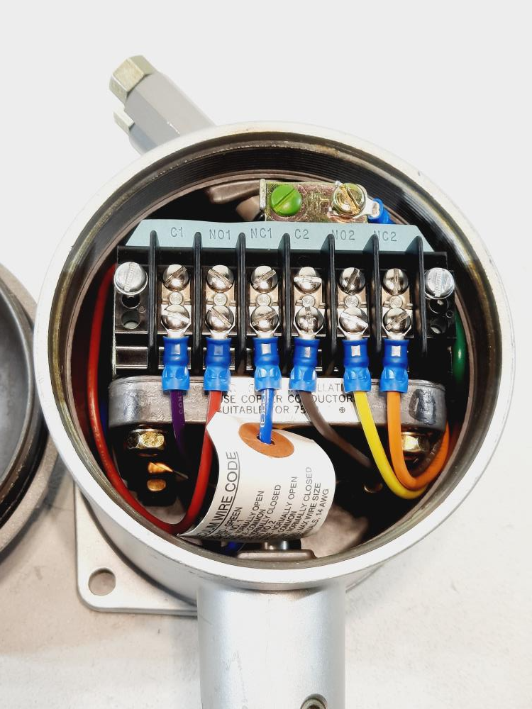 Barksdale Explosion Proof Diaphragm Switch # D2X-H18SS-UL