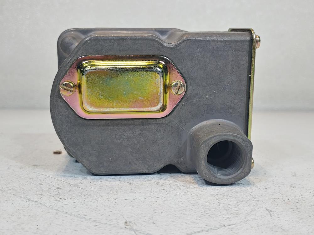 Barksdale D2T-H18SS Mechanical Pressure Diaphragm Switch