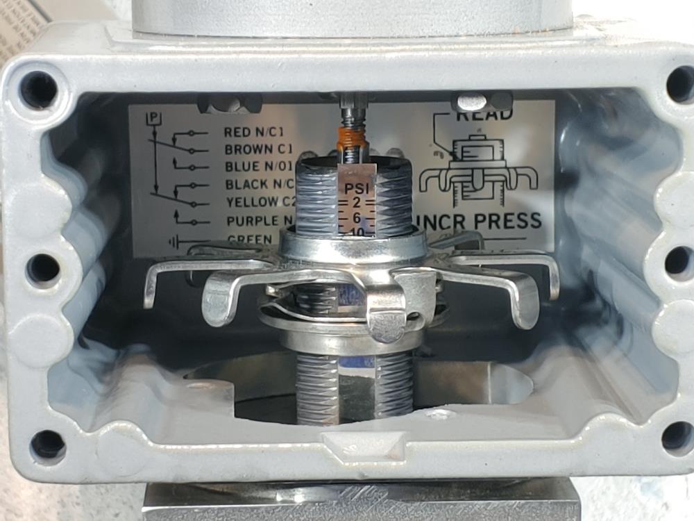 Custom Control Sensors Differential Snap Switch 646DZEM1