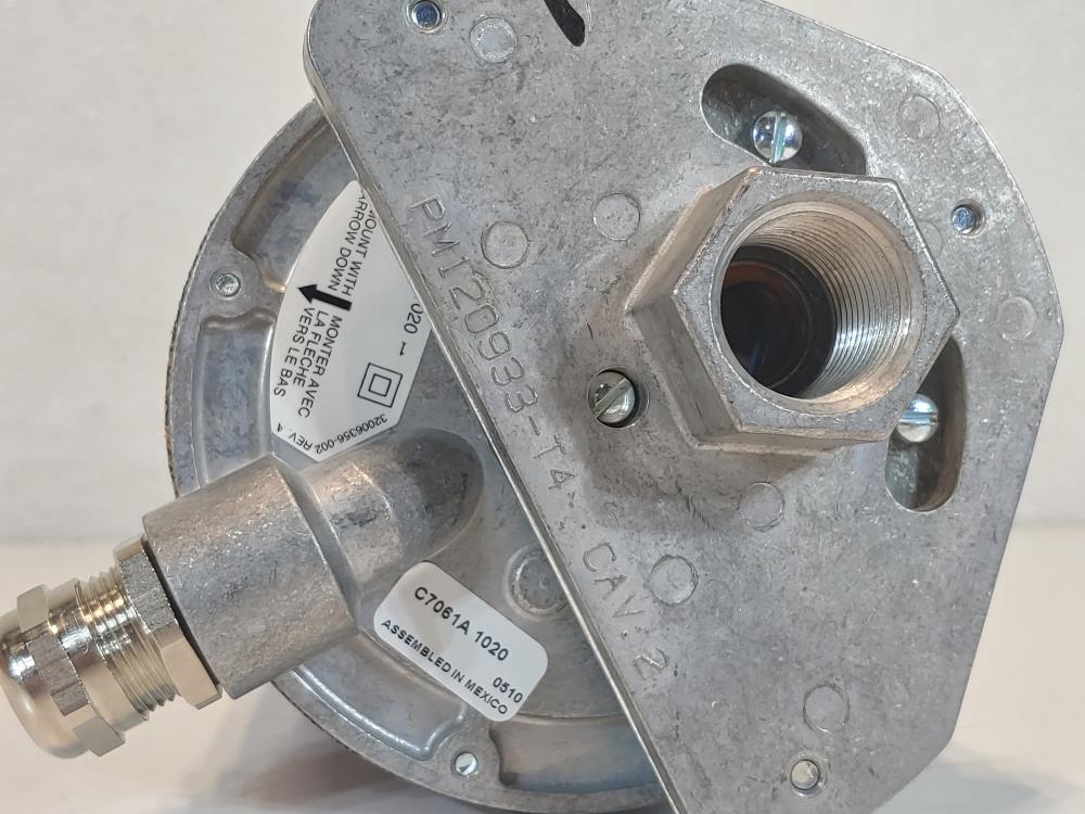 Honeywell C7061 Purple Peeper Dynamic Self-check UV Flame Detector