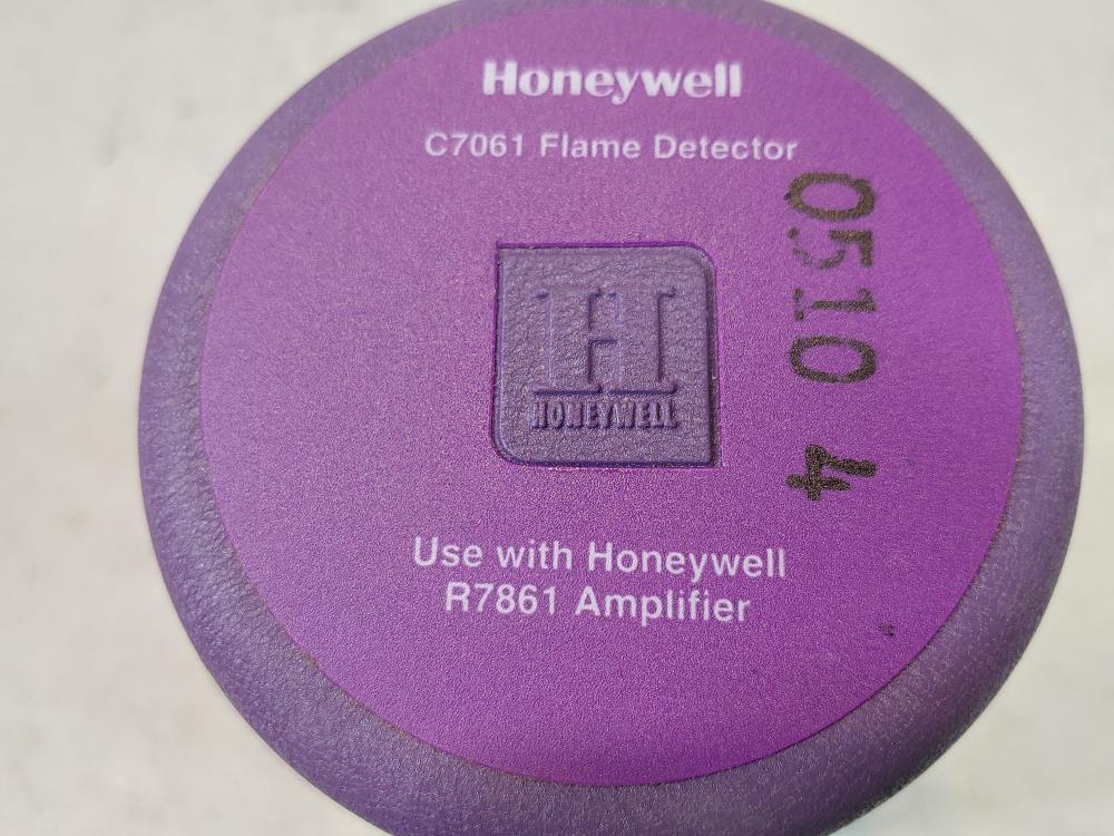 Honeywell C7061A (1020) Flame Detector Purple Peeper