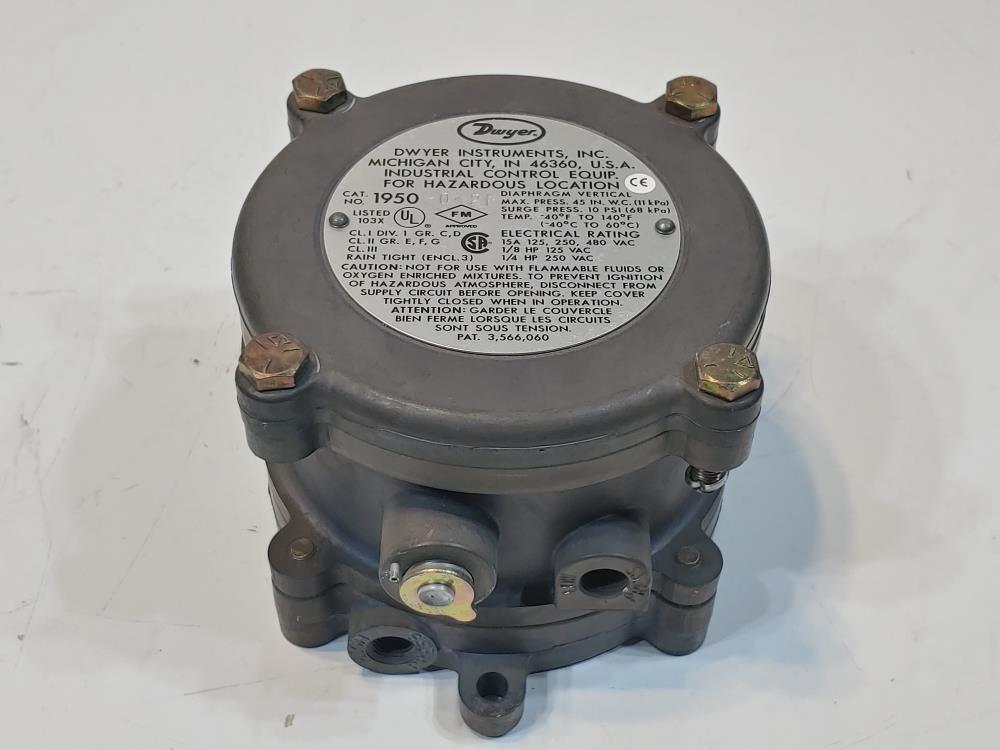 Dwyer 1950-00-2F Differential Pressure Switch