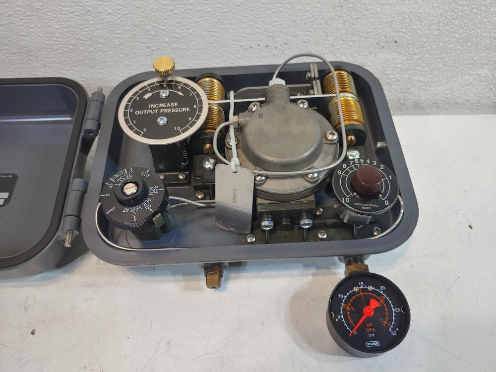 Fisher Multi-Trol 2516 Pneumatic Receiver Controller Input: 3 To 15 PSI