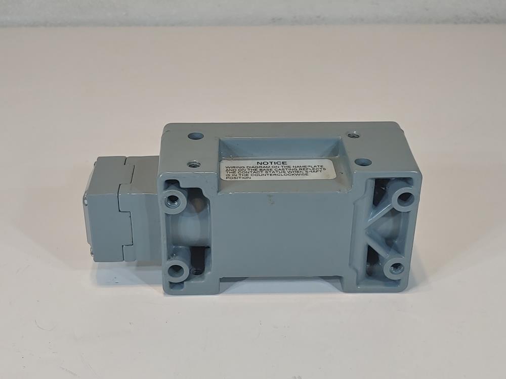 Square D Limit Switch Class 9007 Type:CR61C Form:S18