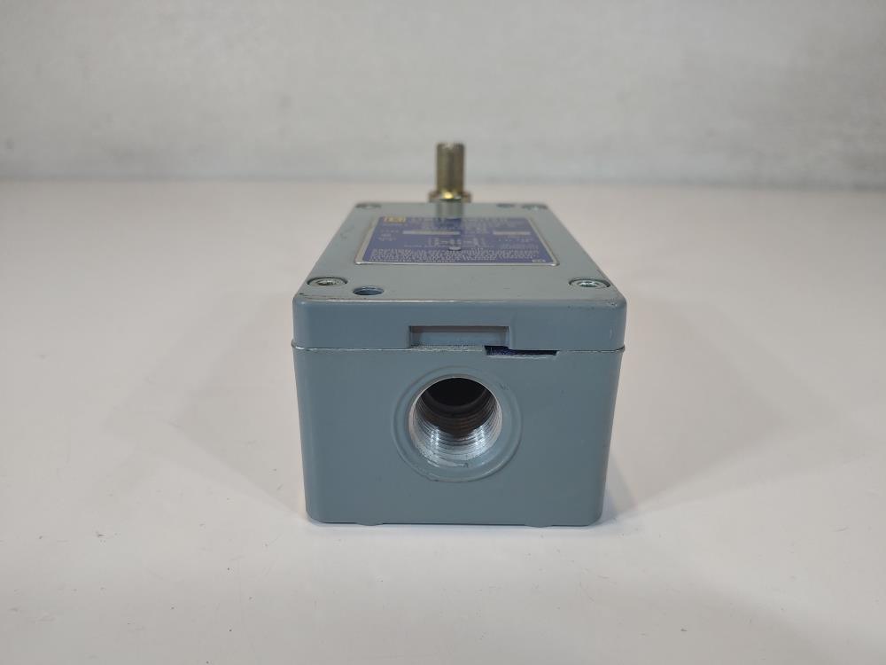 Square D Limit Switch Class 9007 Type:CR61C Form:S18