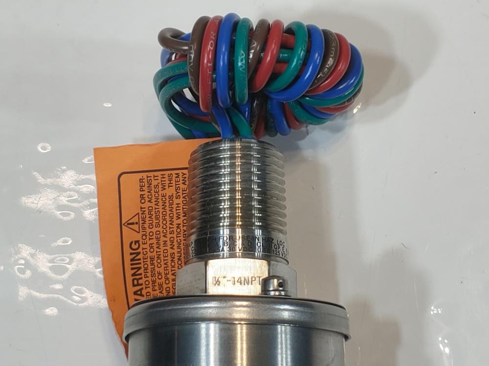 Custom Control Sensors Pressure Switch - Model: 611GZE8103