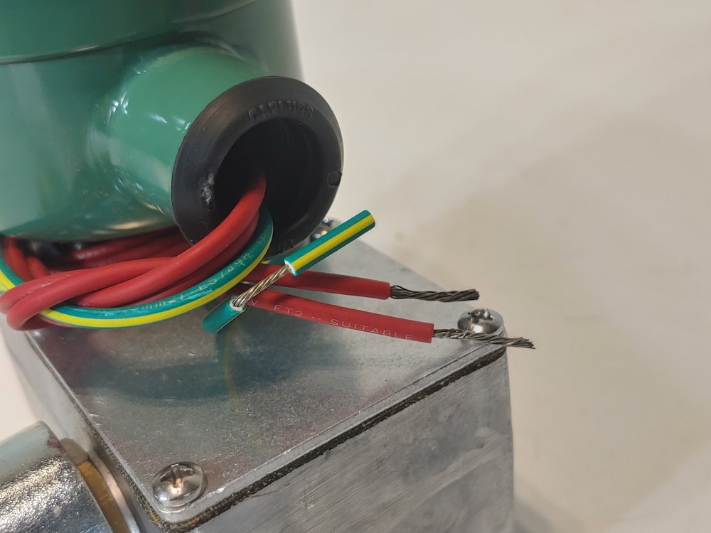 Asco 3 Way Brass 1/4" Manual Reset Solenoid Valve EF8308B040/ EF80142
