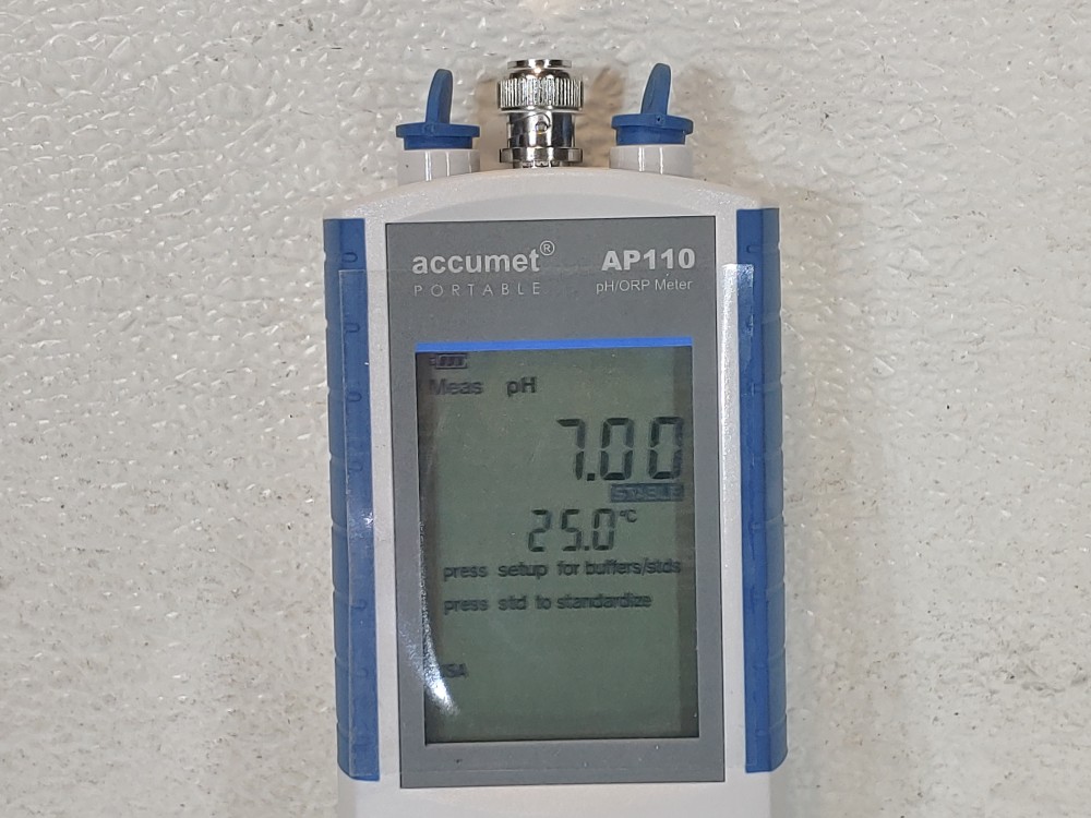 Fisher Scientific Accumet 13-636-AP110 Portable PH/ORP Meter w/ Case