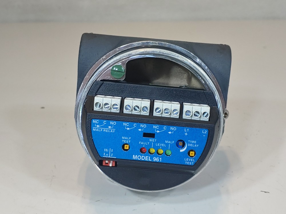Magnetrol Ultrasonic Level Switch Model 961-7DA0-030/9A1-A11A-002