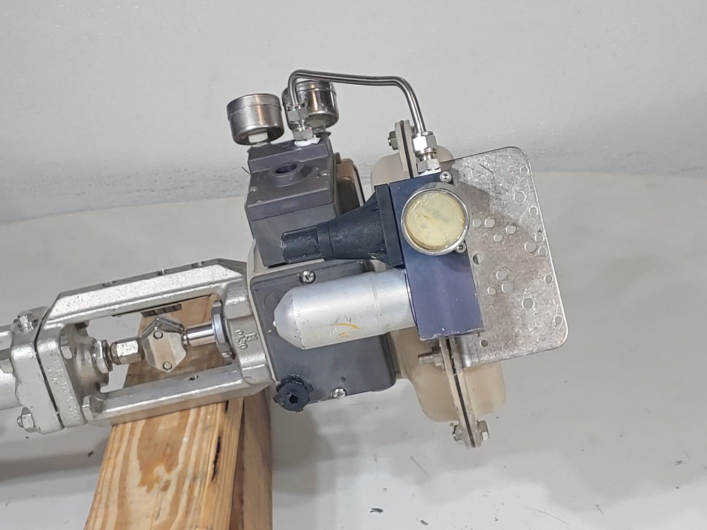 Samson 1-1/2" CL 150# CF8M 3277 Control Valve w/ 3730-3 Positioner