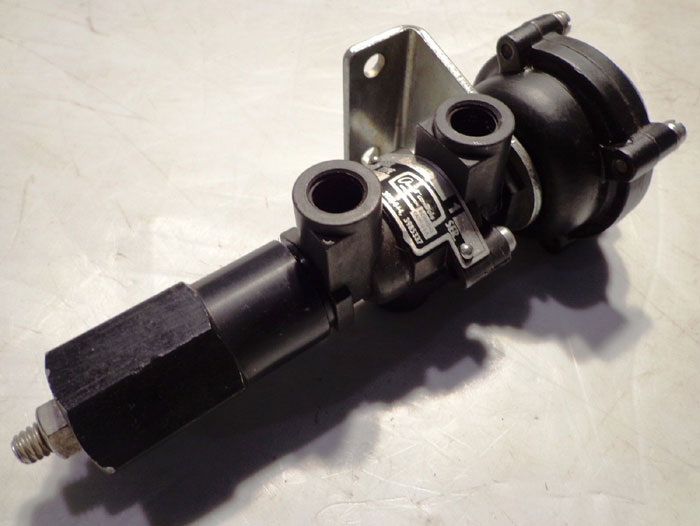 AMOT CONTROLS 3-WAY VALVE 4057D029E1