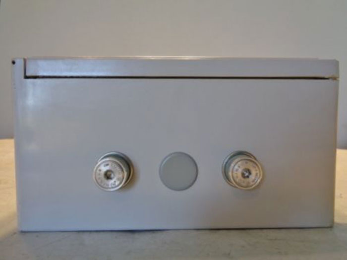 ROSEMOUNT MICROPROCESSOR pH ANALYZER CONDUCTIVITY 1054BC w/ ENCLOSURE