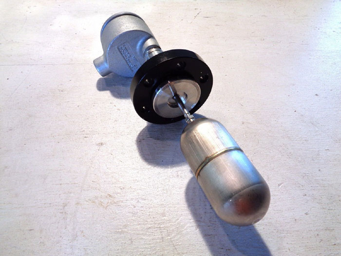 K DYNE FLANGE MOUNT PNEUMATIC LIQUID LEVEL SWITCH L81-3VSDRCN2H