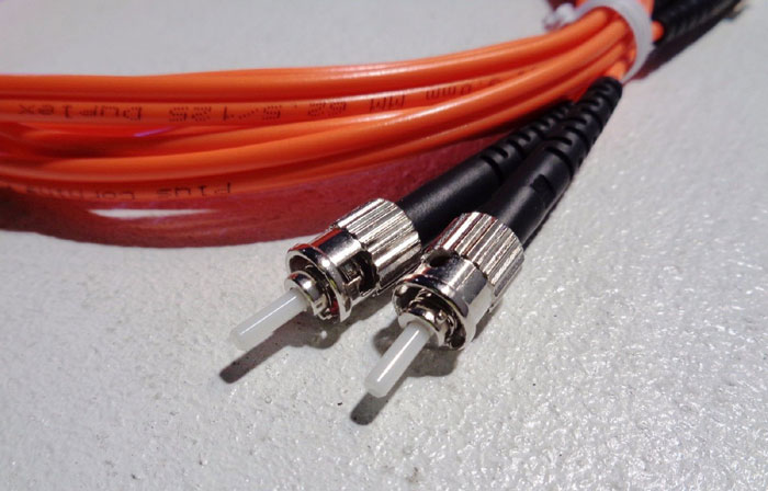 LOT OF (88) PLUS CORNING 9FT FIBER CABLE, DUPLEX, PLENUM, 62.5/125 ...