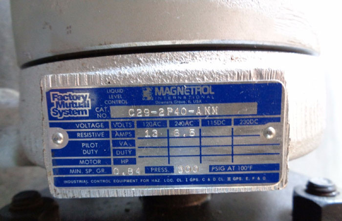 MAGNETROL 1.5" 300# FLANGED FLOAT CAGE LIQUID LEVEL SWITCH #C29-2P40-ANM