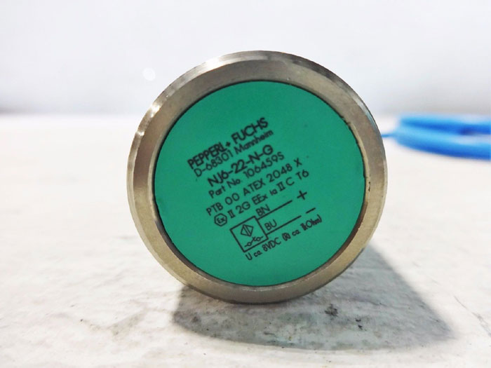 LOT OF (2) PEPPERL FUCHS NJ6-22-N-G INDUCTIVE PROXIMITY SENSOR 1064595