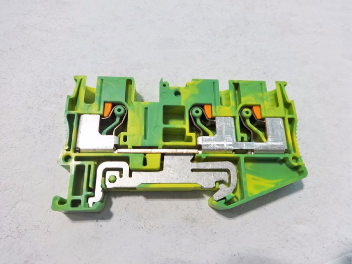 LOT OF (30) PHOENIX CONTACT SINGLE LEVEL GROUND TERMINAL BLOCK PT 6-TWIN-PE