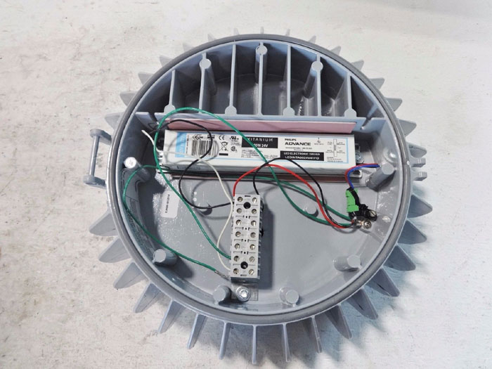 APPLETON MERCMASTER LED FIXTURE TYPE V MLEDN17P5BU W/ WALL MOUNT HOOD ...