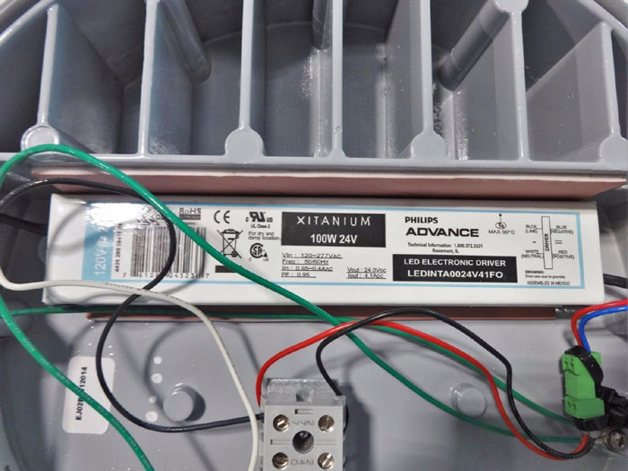 APPLETON MERCMASTER LED FIXTURE TYPE V MLEDN17P5BU W/ WALL MOUNT HOOD ...