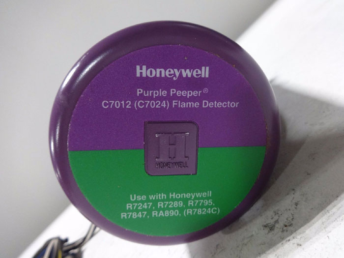 HONEYWELL SOLID STATE PURPLE PEEPER UV FLAME DETECTOR C7012 (C7024 ...