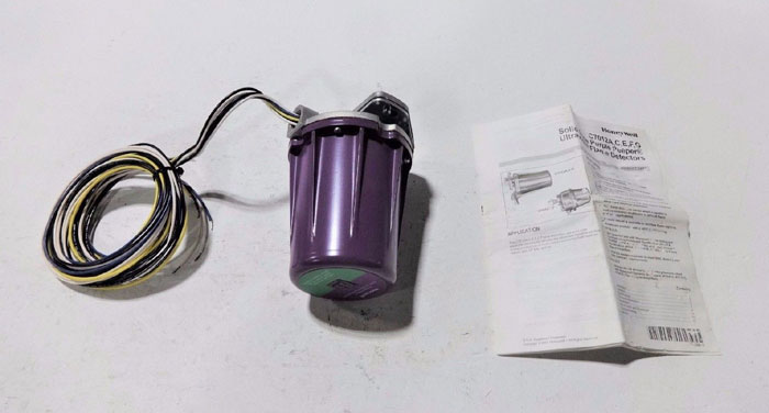 HONEYWELL SOLID STATE PURPLE PEEPER UV FLAME DETECTOR C7012 (C7024 ...