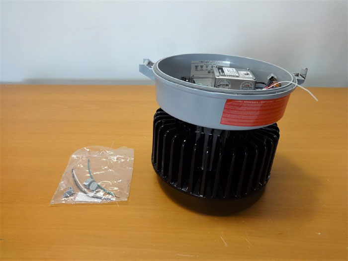 EATON CROUSE-HINDS CHAMP SERIES LED LUMINAIRE VMV5L/UNV1 S890