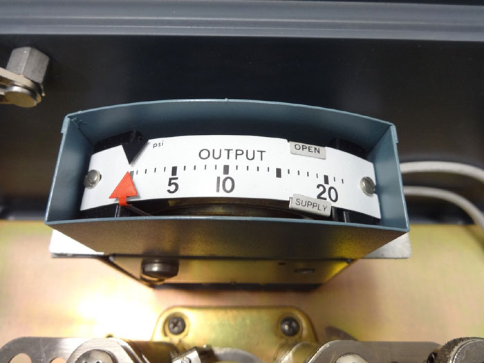 FOXBORO PNEUMATIC CIRCULAR CHART DRIVE RECORDER M/40PR-A4N2-FX1F