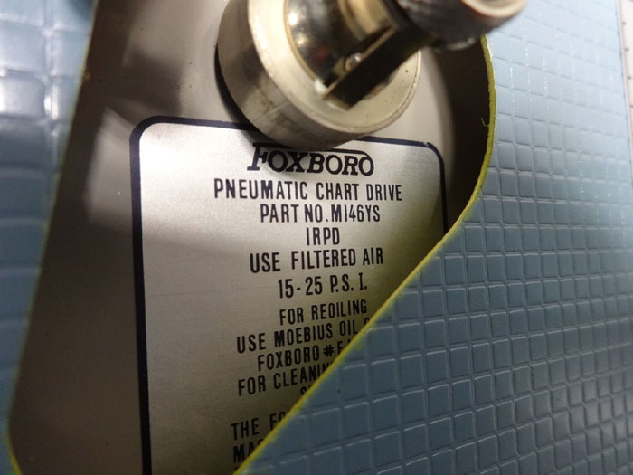 FOXBORO PNEUMATIC CIRCULAR CHART DRIVE RECORDER M/40PR-A4N2-FX1F