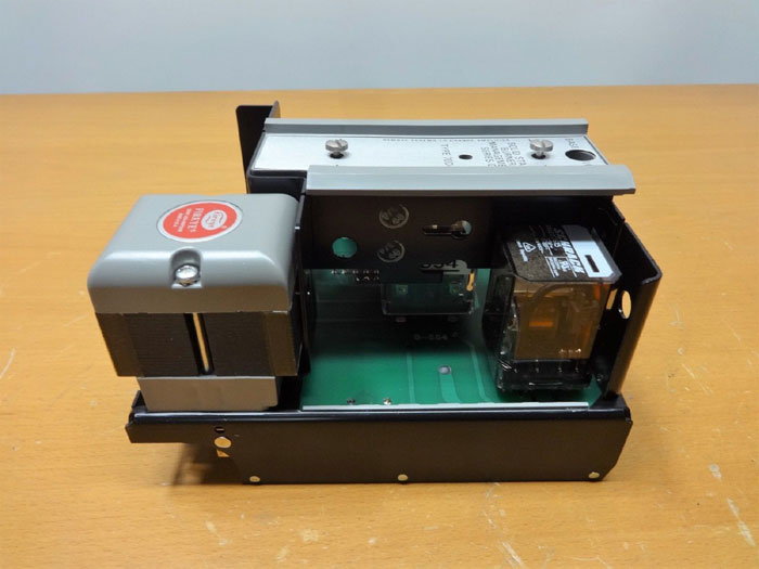 FIREYE SERIES D SOLID STATE BURNER MANAGEMENT CONTROL 70D40
