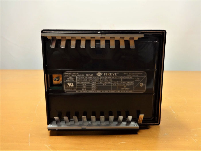 FIREYE SERIES D SOLID STATE BURNER MANAGEMENT CONTROL 70D40