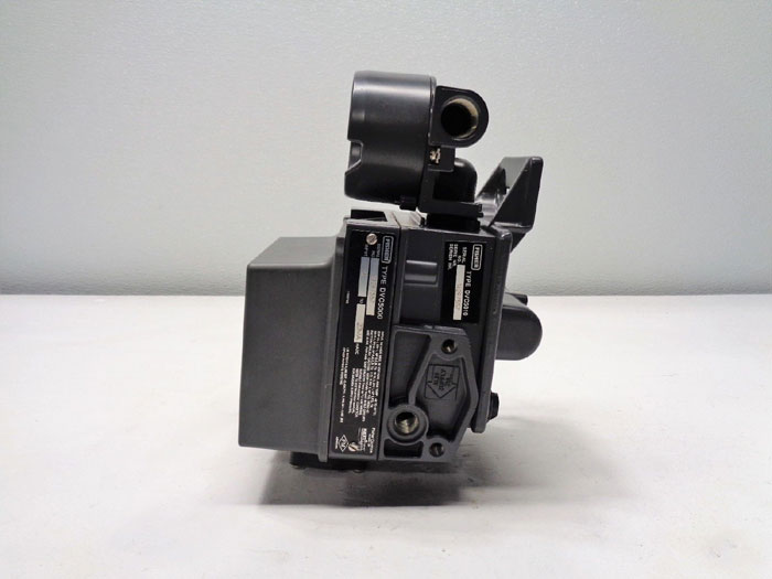 Fisher FieldVue Digital Valve Controller DVC5010 with DVC5000