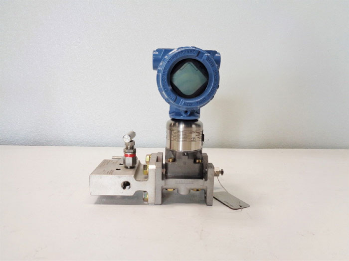 Rosemount 300 PSI Pressure Transmitter 3051S1CG4A2A15A1ABCE5M5 w/Manifold