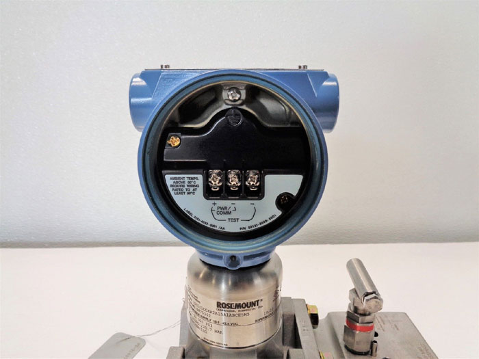 Rosemount 300 PSI Pressure Transmitter 3051S1CG4A2A15A1ABCE5M5 w/Manifold