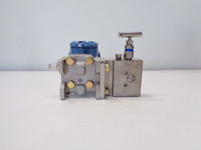 Rosemount 300 PSI Pressure Transmitter 3051S1CG4A2A15A1ABCE5M5 w/Manifold