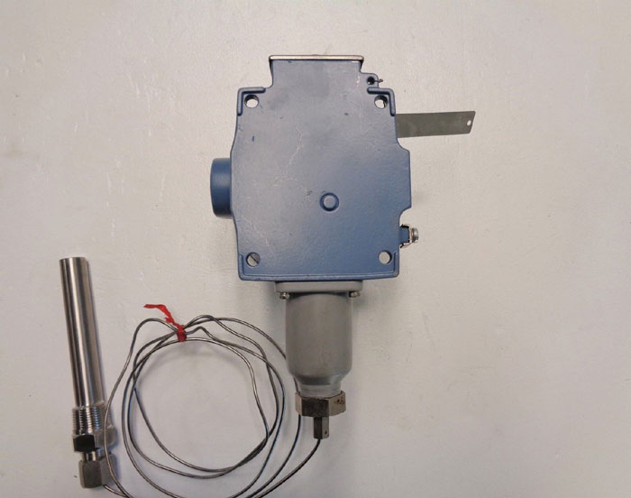 United Electric Controls Pressure Switch E122-2BSB