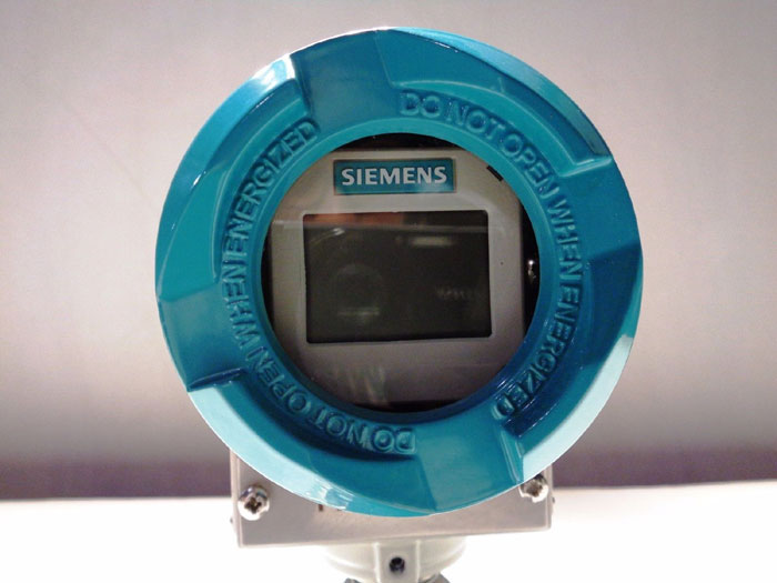 SIEMENS SITRANS P PRESSURE TRANSMITTER W/ FLANGE 7MF4034-1CY10-1NC6-Z