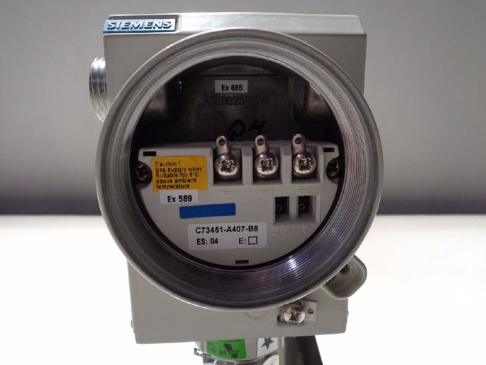 SIEMENS SITRANS P PRESSURE TRANSMITTER W/ FLANGE 7MF4034-1CY10-1NC6-Z