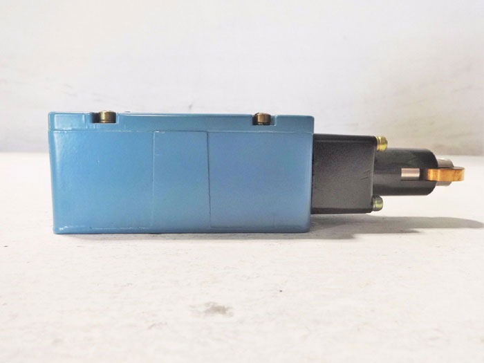 MICRO SWITCH PRECISION LIMIT SWITCH 105ML1-E1 0351