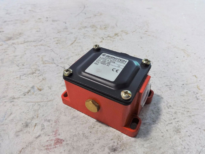 LOT OF (2) BERNSTEIN TYPE D-32457 LIMIT SWITCHES D-UV11Z & D-U11