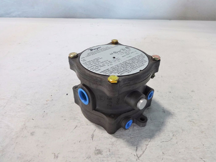 DWYER EXPLOSION PROOF DIFFERENTIAL PRESSURE SWITCH 1950-0-2F