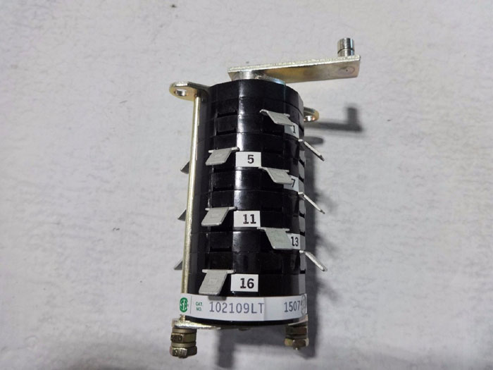 LOT OF (2) ELECTROSWITCH 102 SERIES AUXILIARY SNAP-ACTION SWITCH 102109LT