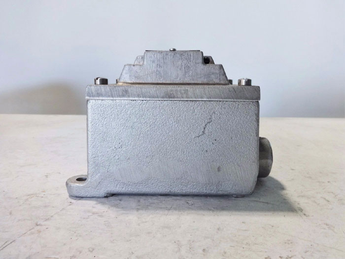 COOPER CROUSE-HINDS EXPLOSION PROOF SIDE OPERATED PUSH BUTTON STATION ...