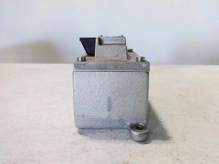 COOPER CROUSE-HINDS EXPLOSION PROOF SIDE OPERATED PUSH BUTTON STATION ...