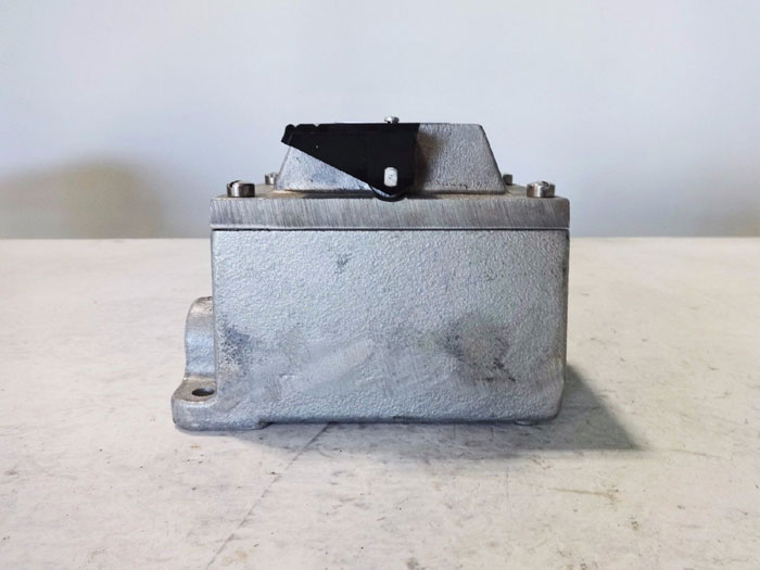 COOPER CROUSE-HINDS EXPLOSION PROOF SIDE OPERATED PUSH BUTTON STATION ...