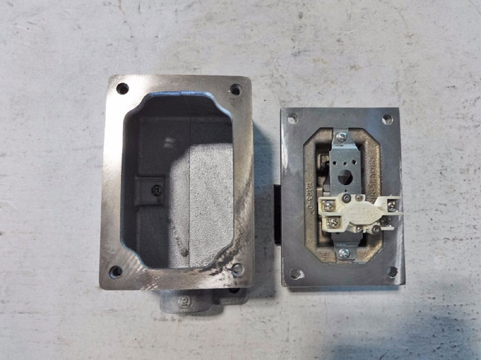 COOPER CROUSE-HINDS EXPLOSION PROOF SIDE OPERATED PUSH BUTTON STATION ...