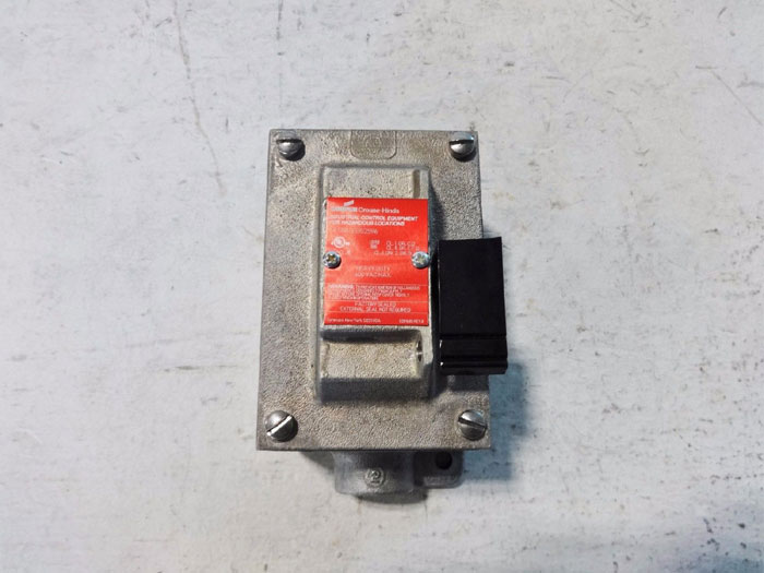 COOPER CROUSE-HINDS EXPLOSION PROOF SIDE OPERATED PUSH BUTTON STATION ...
